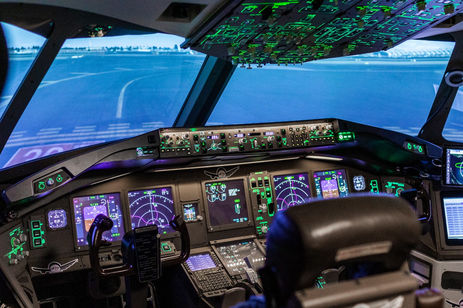 UFLY | Home of North America’s only public 777 & 737 simulators